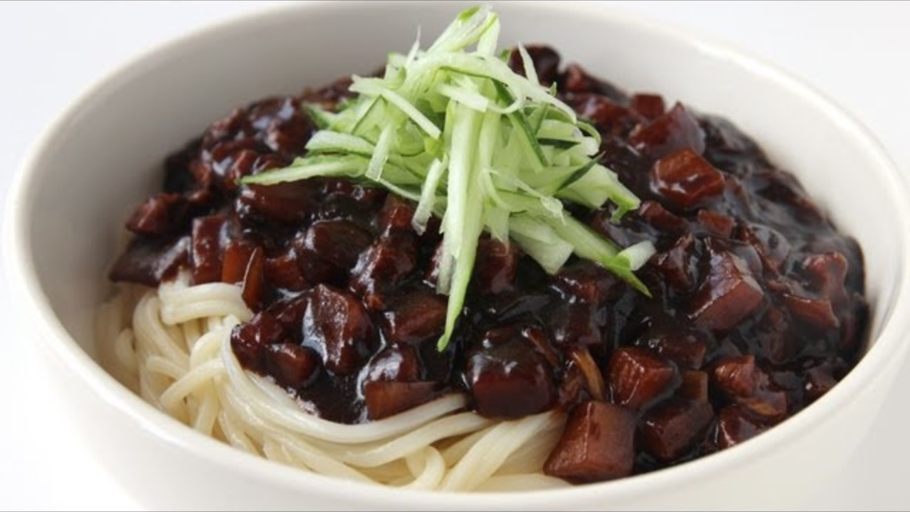 Crispy Pork With Sweet Black Bean Sauce And Noodles - Cooking Videos ...