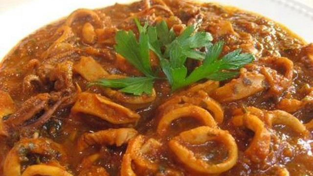 Moroccan Calamari with Tomato Sauce - Cooking Videos | Grokker