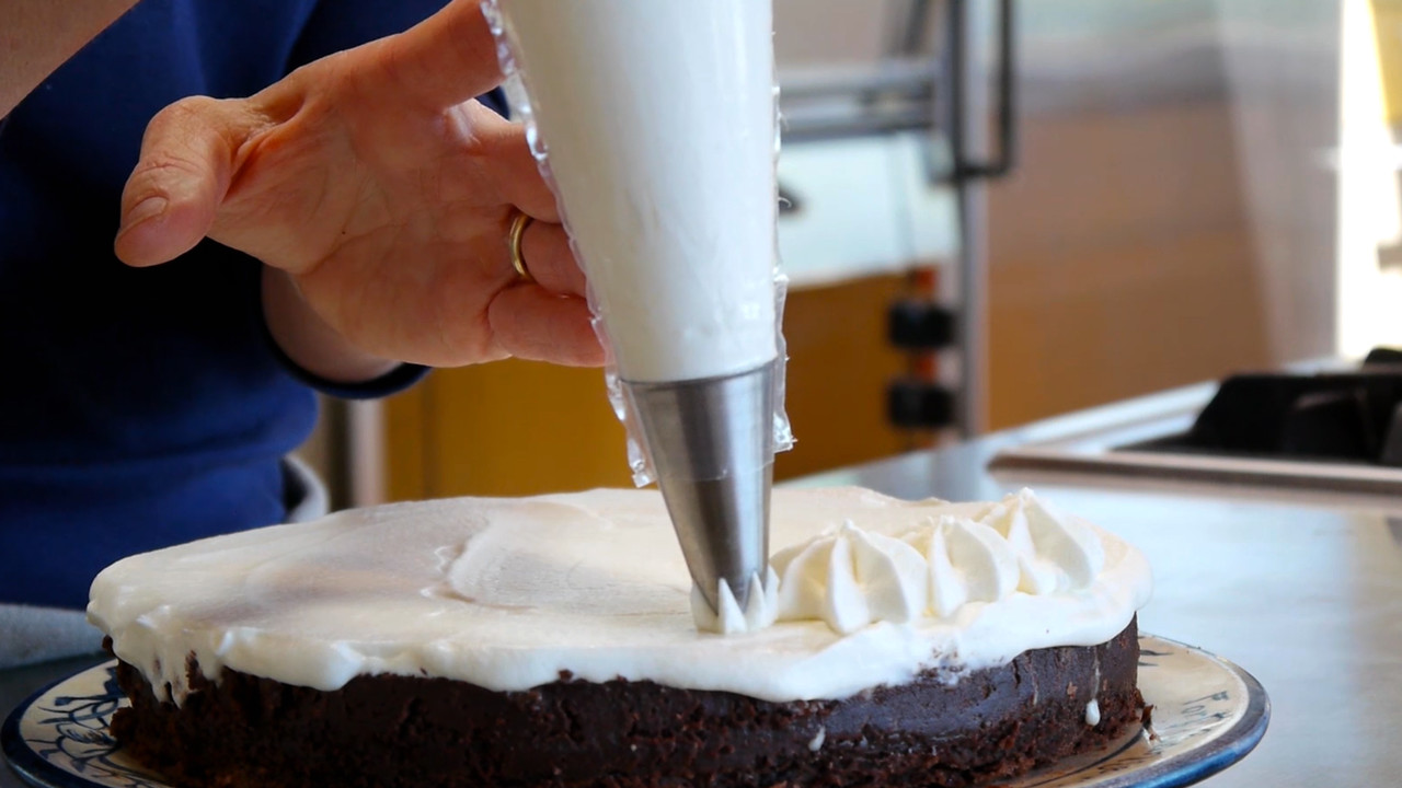 Baking Basics: Piping with a Pastry Bag - Cooking Videos | Grokker