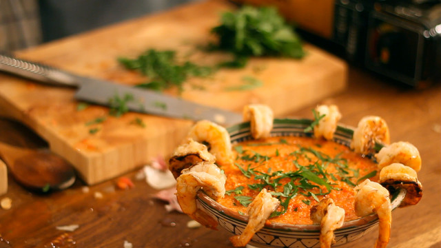 Prawns with Romesco sauce - Cooking Videos | Grokker
