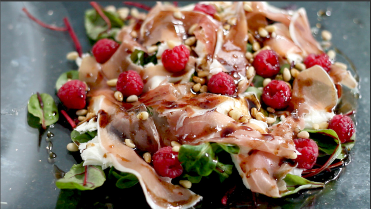Quick and Easy Mozzarella, Prosciutto and Raspberry Salad - Cooking ...