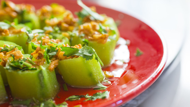 Healthy Loofah Squash with Toasted Garlic Crowns - Cooking Videos | Grokker