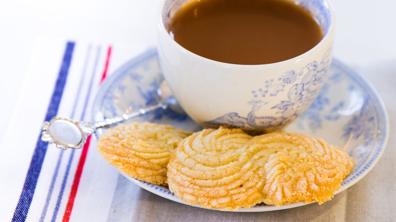 Viennese Swirls: Piped Shortbread Cookies - Cooking Videos | Grokker