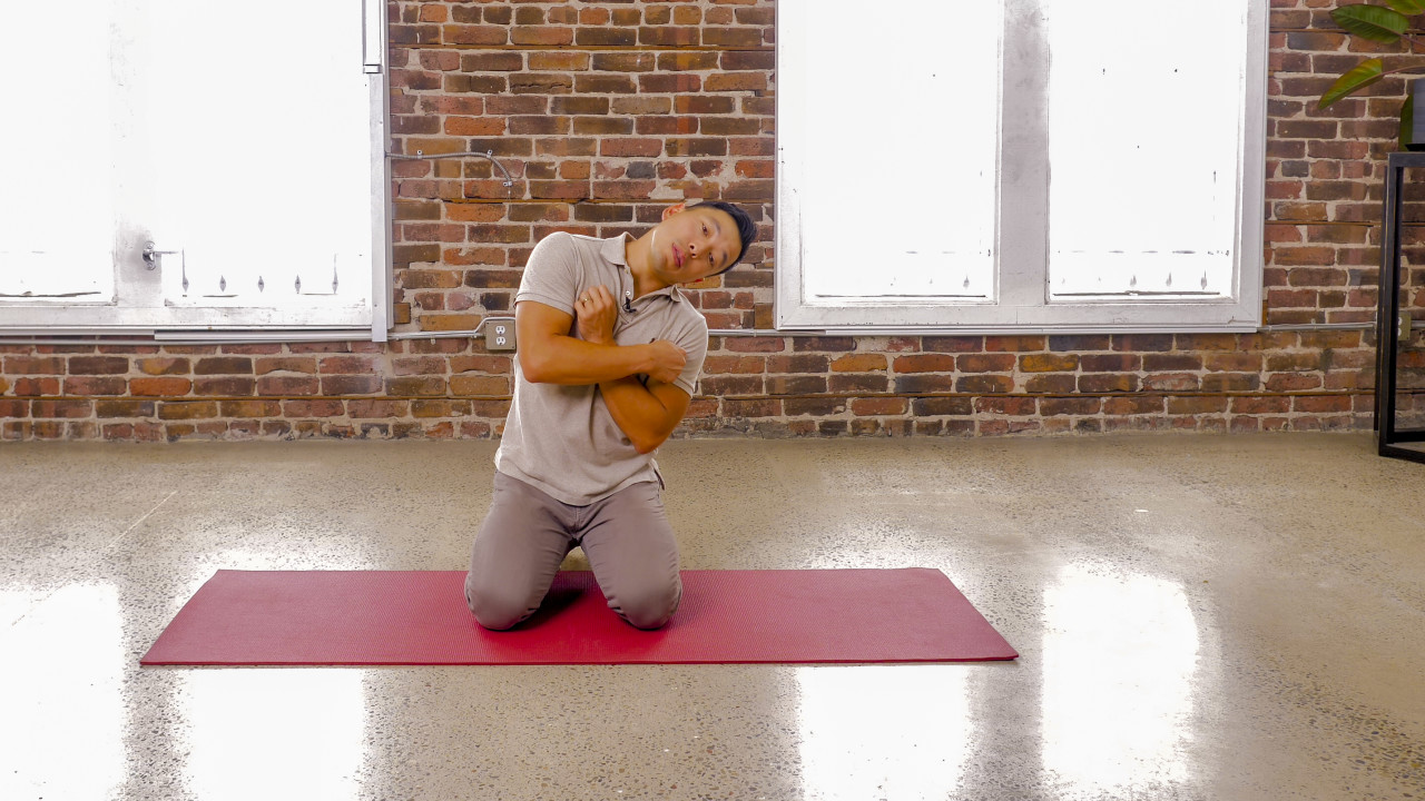 Spine Neck Twist - Day 17 - Fitness and Exercise Videos | Grokker